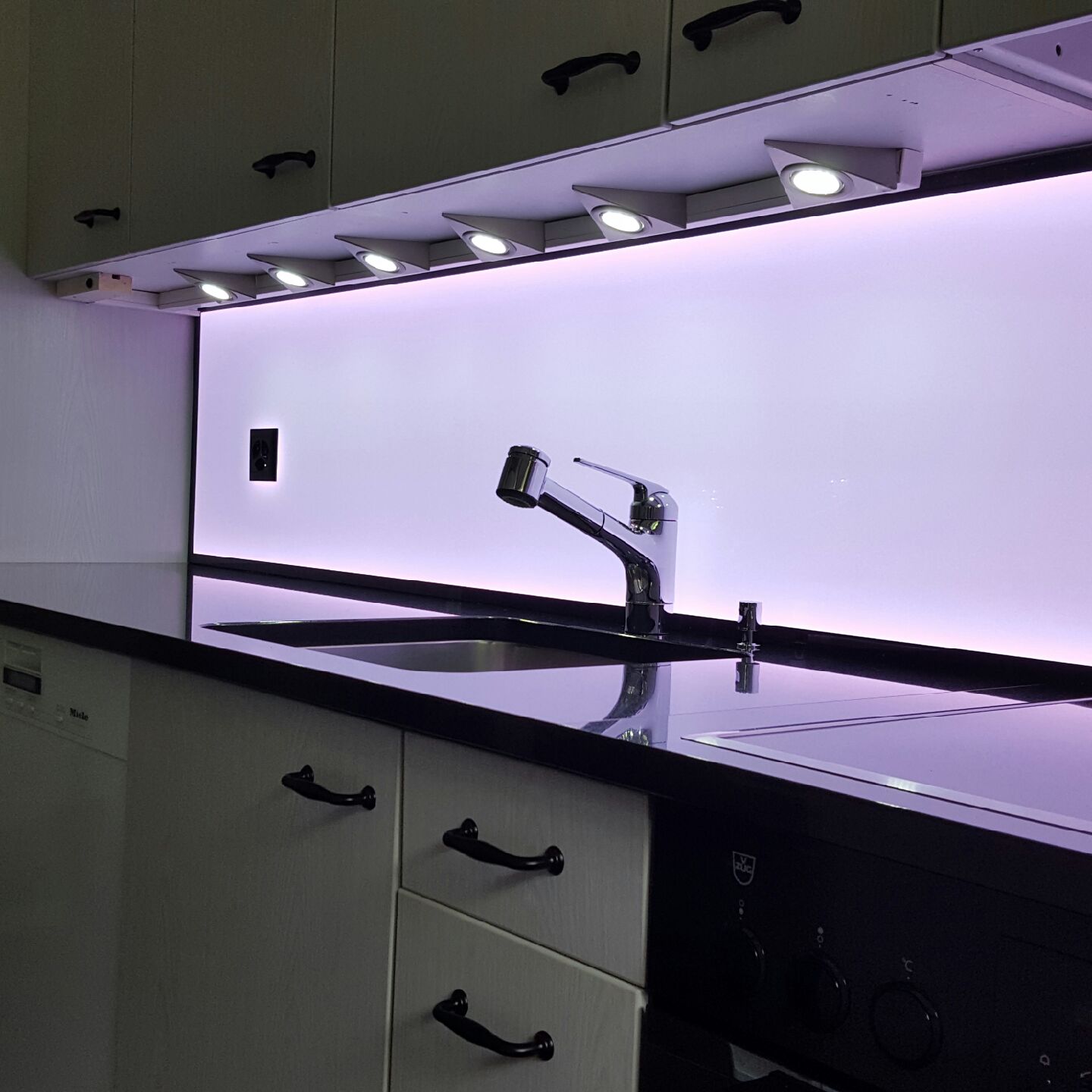 Custom Cabinet Lights Manufacturer - cosuntech
